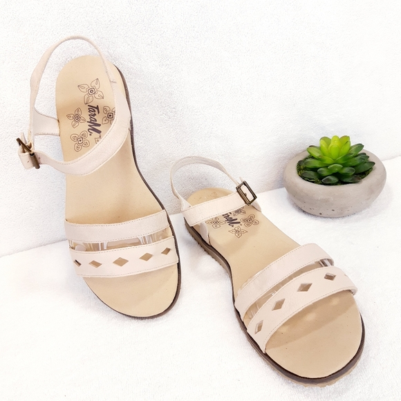 Tara M | Shoes | Tara M Janessa Strap Sandals | Poshmark